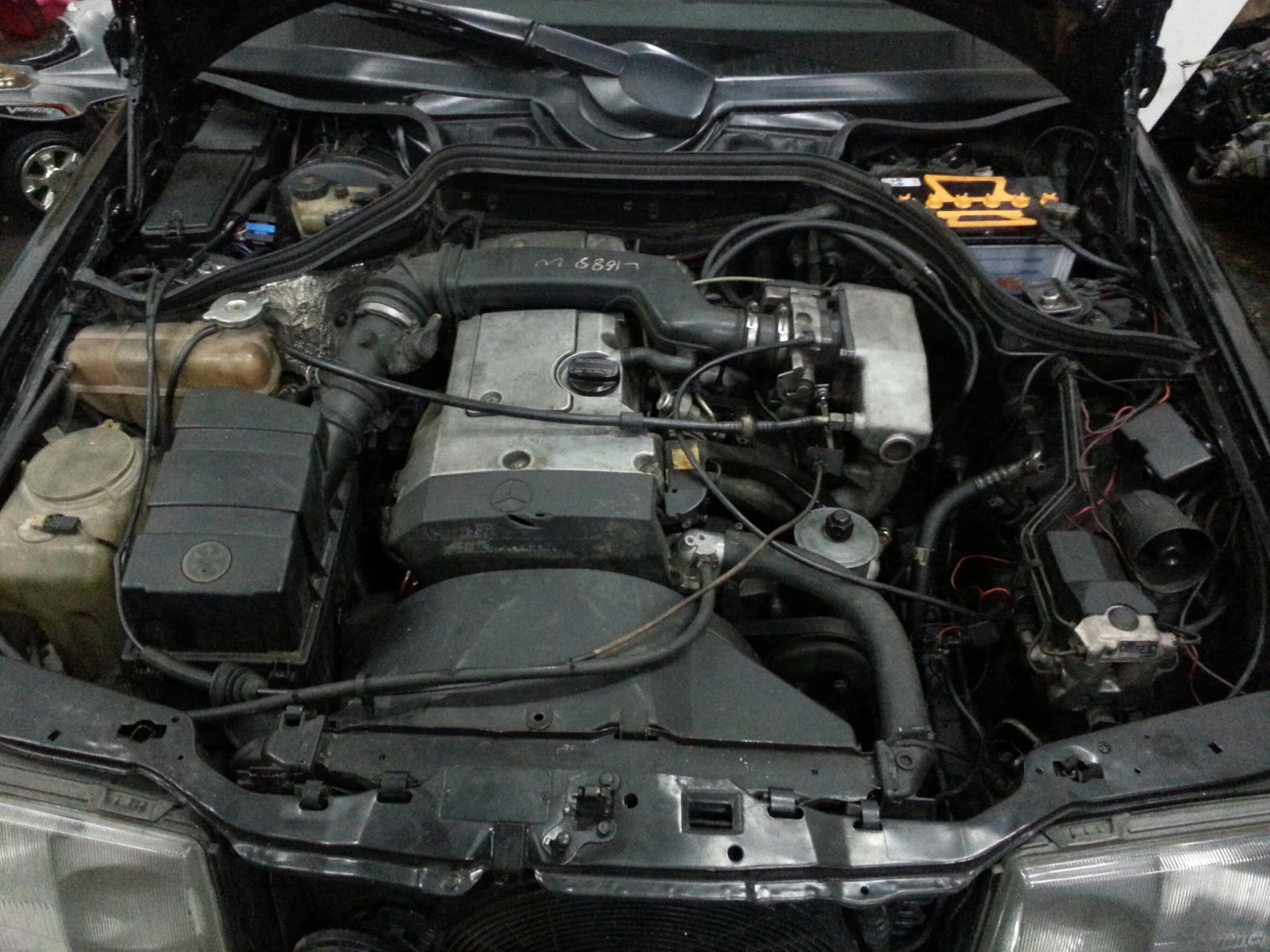 1JZ GTE VVTI - W124: W124 with original E220 engine.
