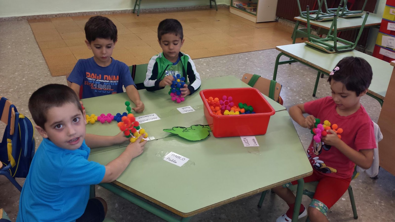 MIS PEQUES DE 4 AÑOS B: APRENDEMOS JUGANDO