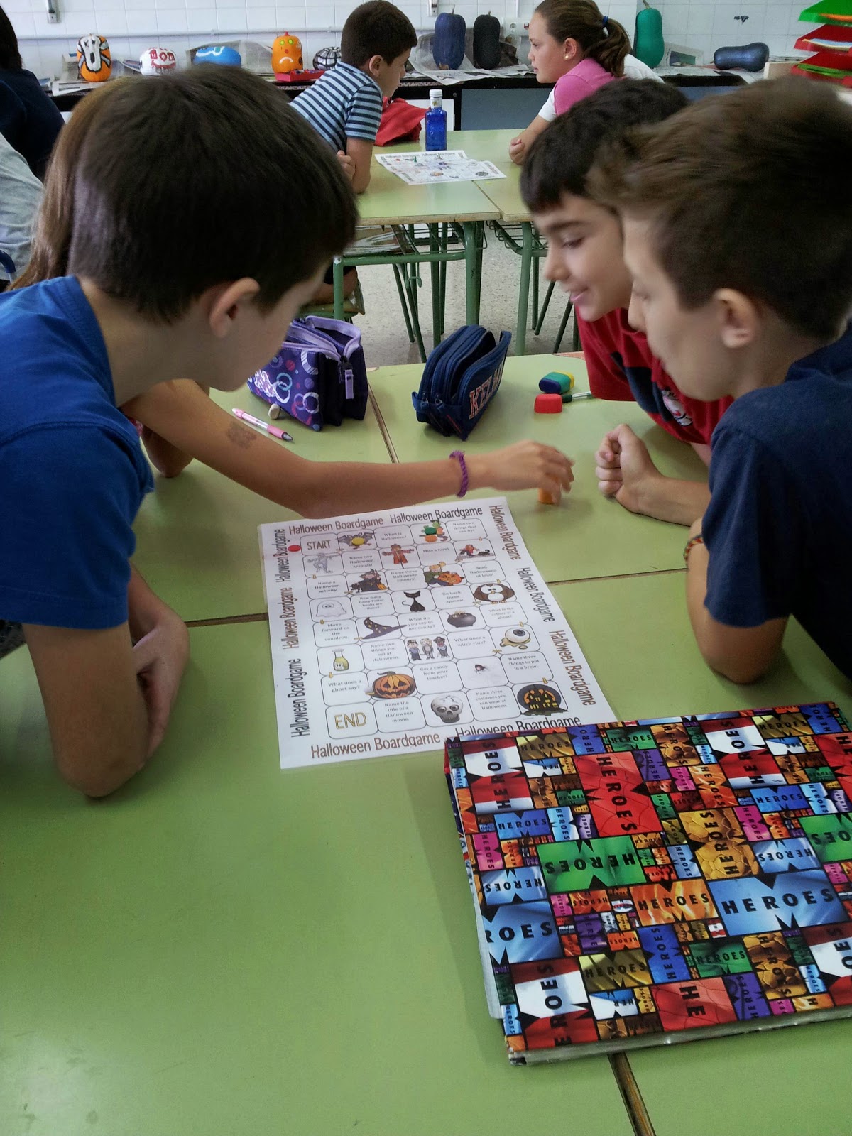 OUR ENGLISH CLASS: Halloween boardgame