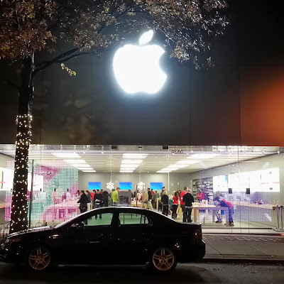 Robert Dyer @ Bethesda Row: BETHESDA ROW APPLE STORE LED WINDOW ...