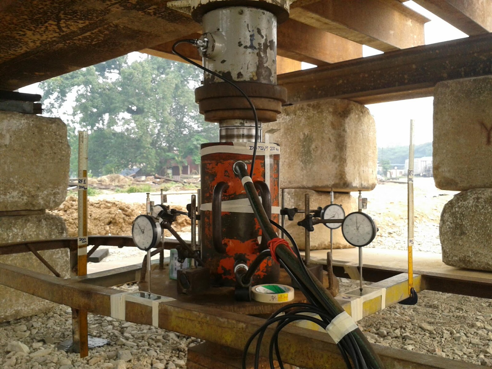 GEO TECH's ENGINEERING: Static load test to project prai continar stacking