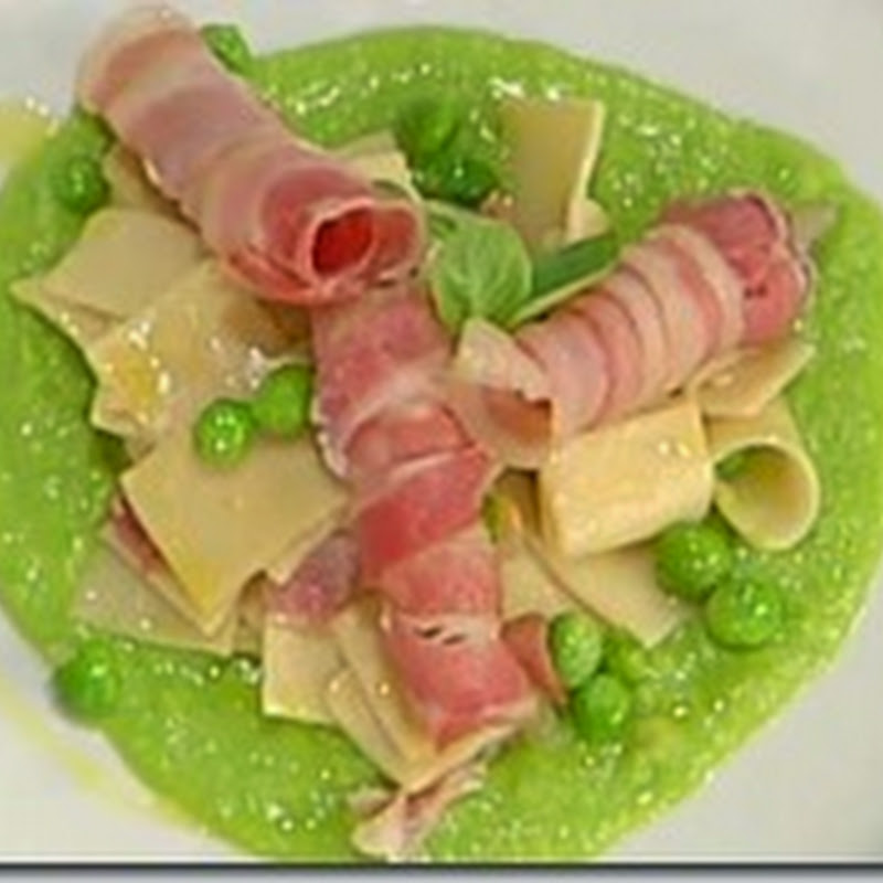 Sagnette al farro con piselli e guanciale croccante