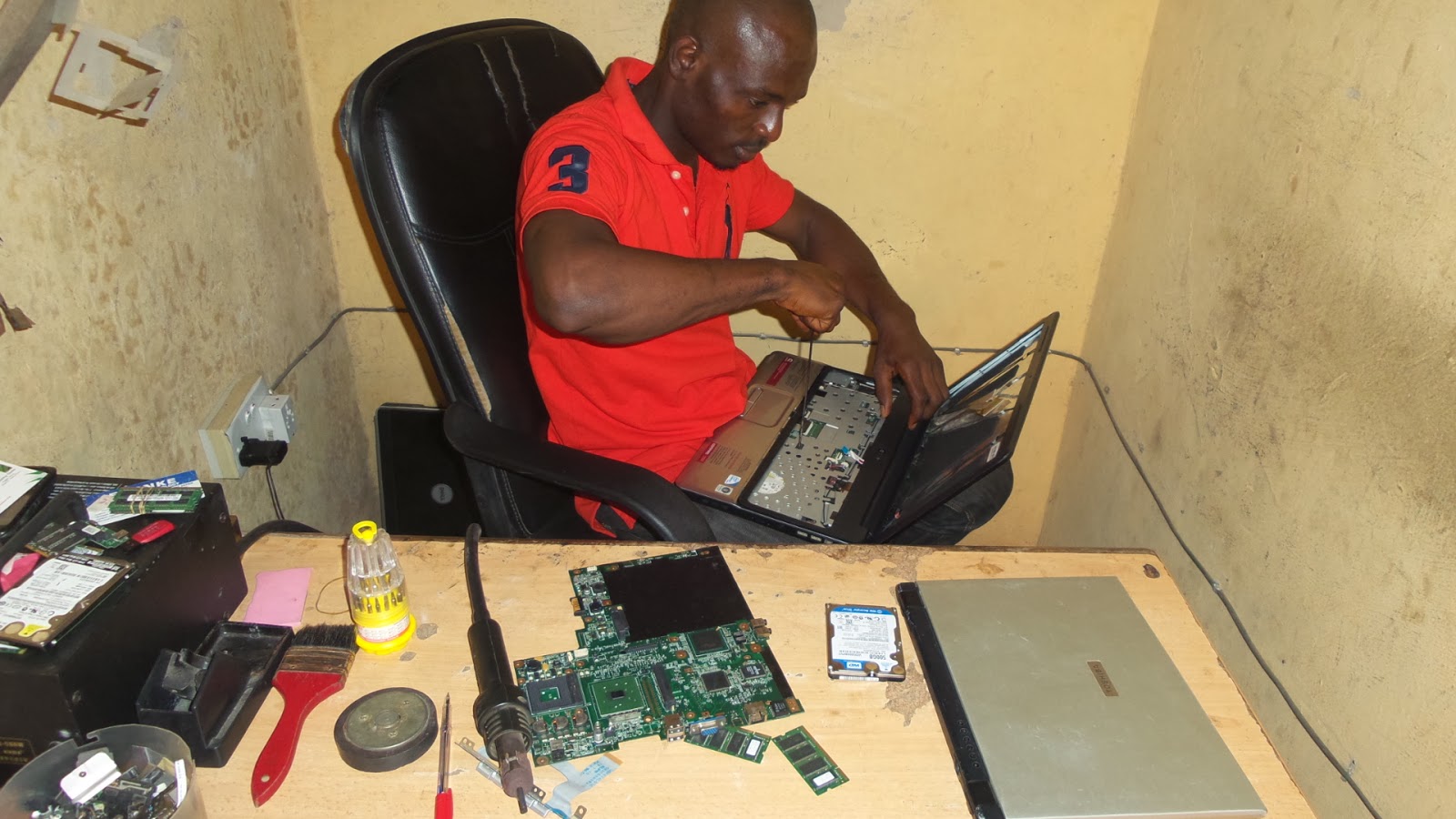 naijamart: CORPORATE COMPUTERS into repairs of all kinds of Laptops ...