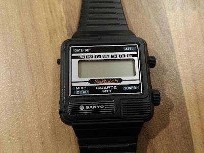 Which Watch Today...: Sanyo RaWatch R10P AM Radio Watch
