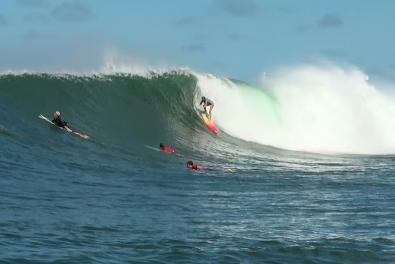 Big Hanalei Surf ~ December 2011 – Terry Lilley's Underwater 2 Web
