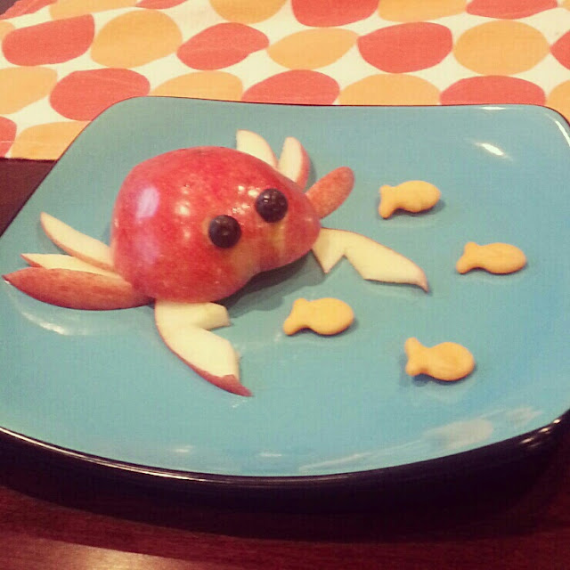 Lucas Lunch Box: Apple crab