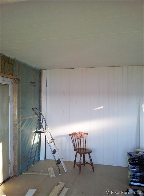 Stenull, Innertak och Vit Väggpanel på väg upp | FixarFarsan