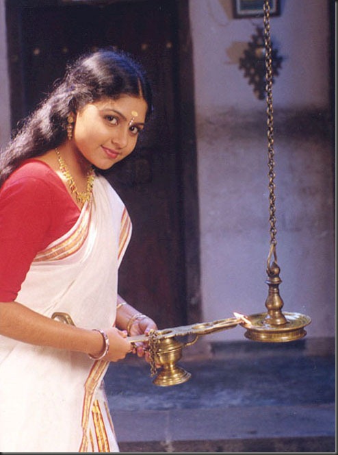 ACTRESS AMBILI DEVI UNSEEN PICS ~ Stills Bay - Movie Actor Actress ...