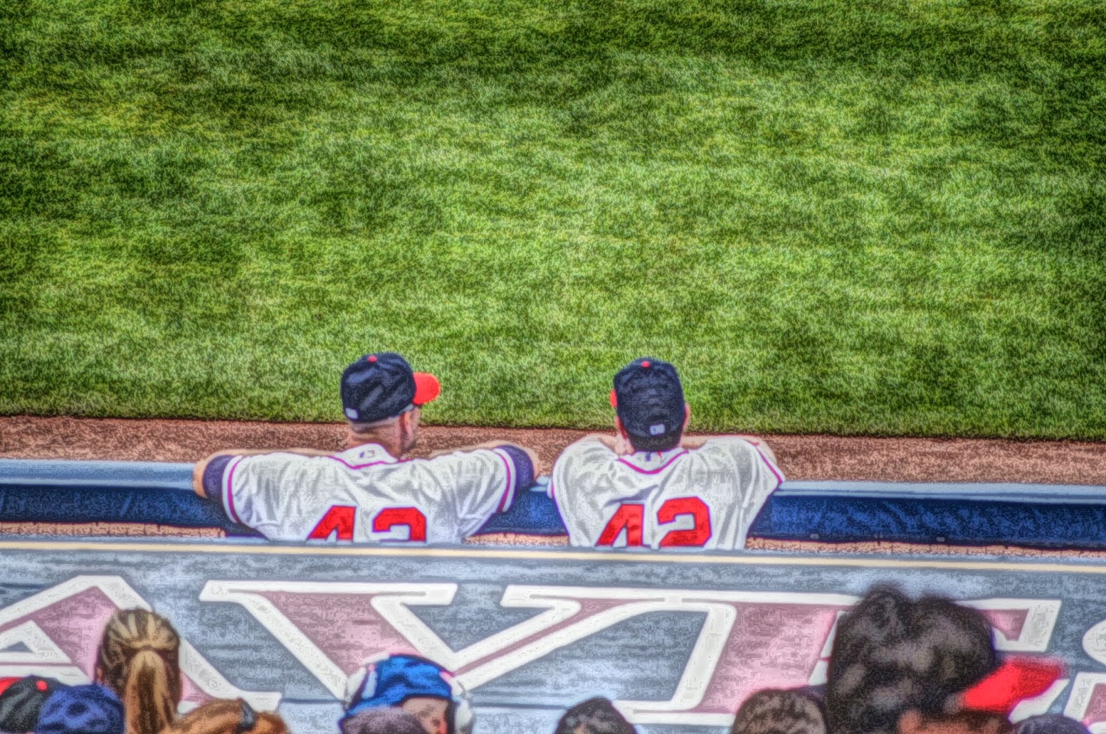 33 random pictures of people