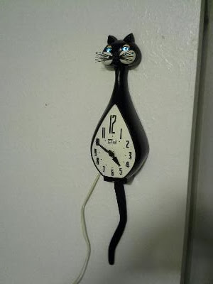 Signs: Creepy cat clock.