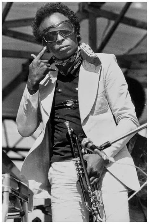 The Intellectual Hustle: MIRROR GURL: BETTY MABRY...Is Miles Davis' "BB"