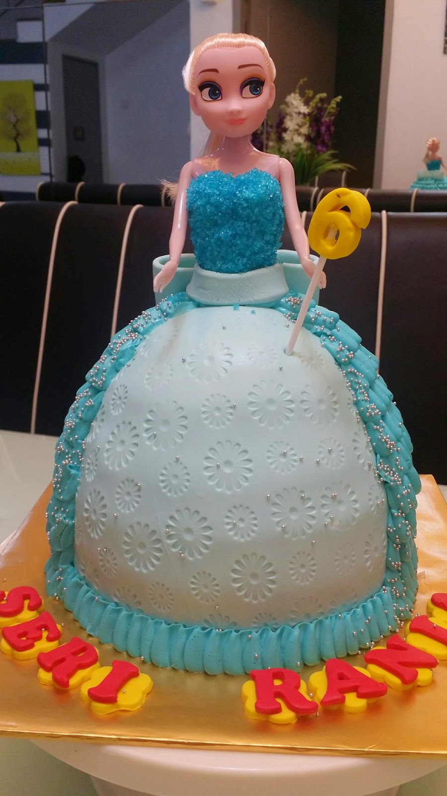 Zielicious Homemade Cakes: Kek patung frozen comel