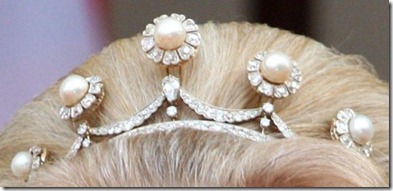 New Royal Day Discussion: Jewel Tuesday: Pearl Button Tiara