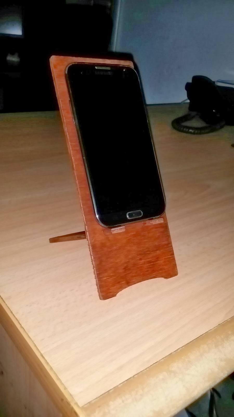 CNC designs: CNC Phone stand