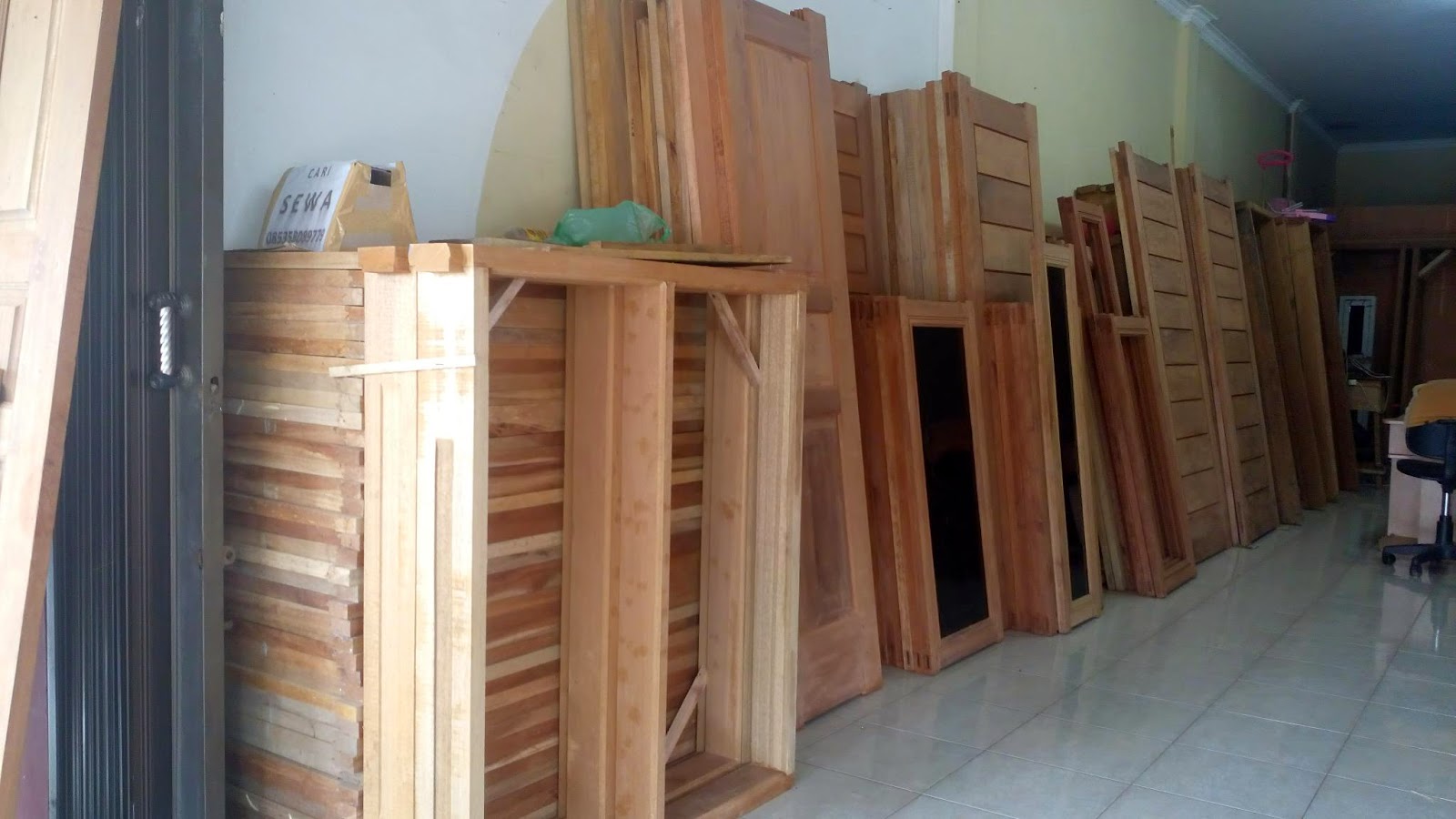 Menjual dan menerima tempahan berbagai jenis kusen, pintu dan jendela ...
