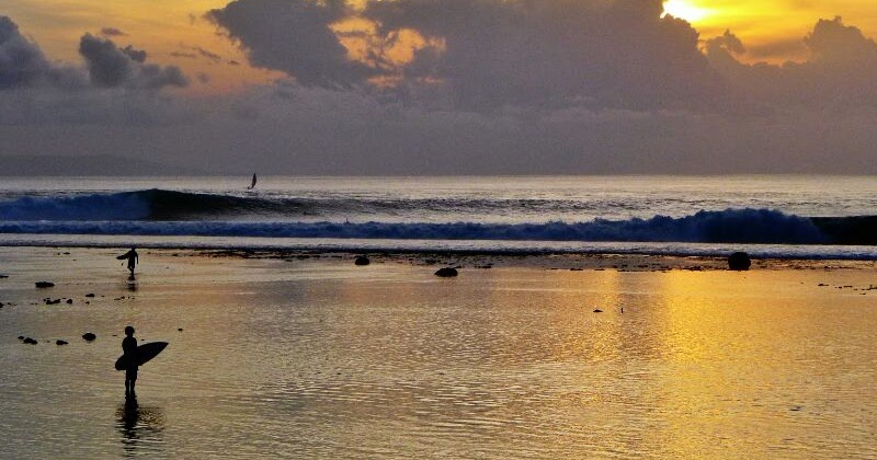 Surf et sac à dos ! LOMBOK: Welcome to desert point