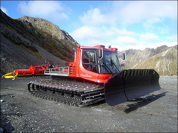 Snowcat doing its thang! ~ MegaMachine