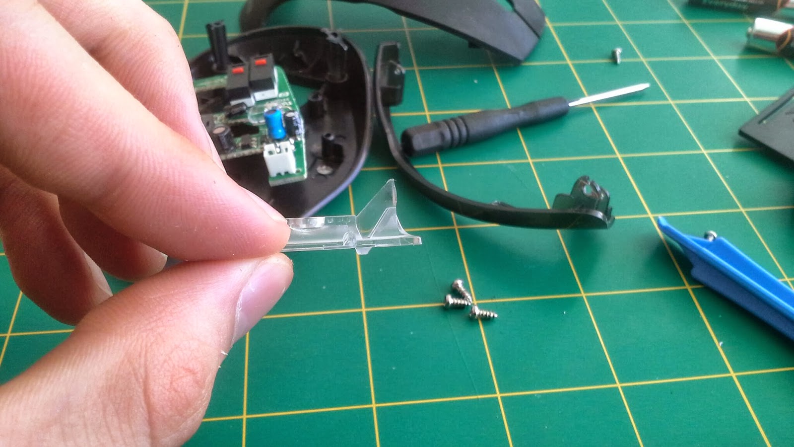 Drastic Plastic: Technika Wireless Mouse Disassembly