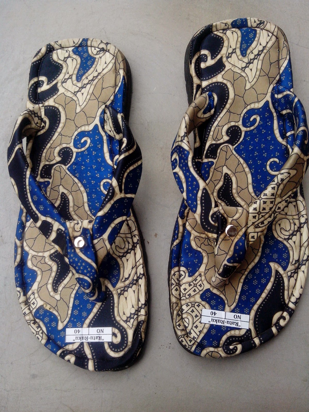 Sandal Batik "Ratu-Ruku": Sandal batik "Ratu-Ruku"