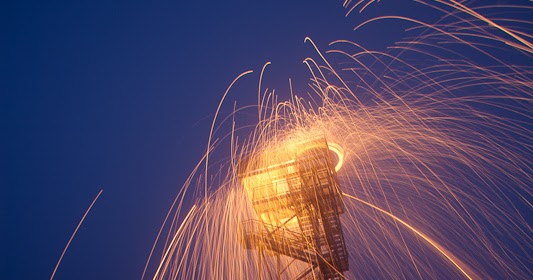 Photographers Study: Fire Spinning With Steel Wool