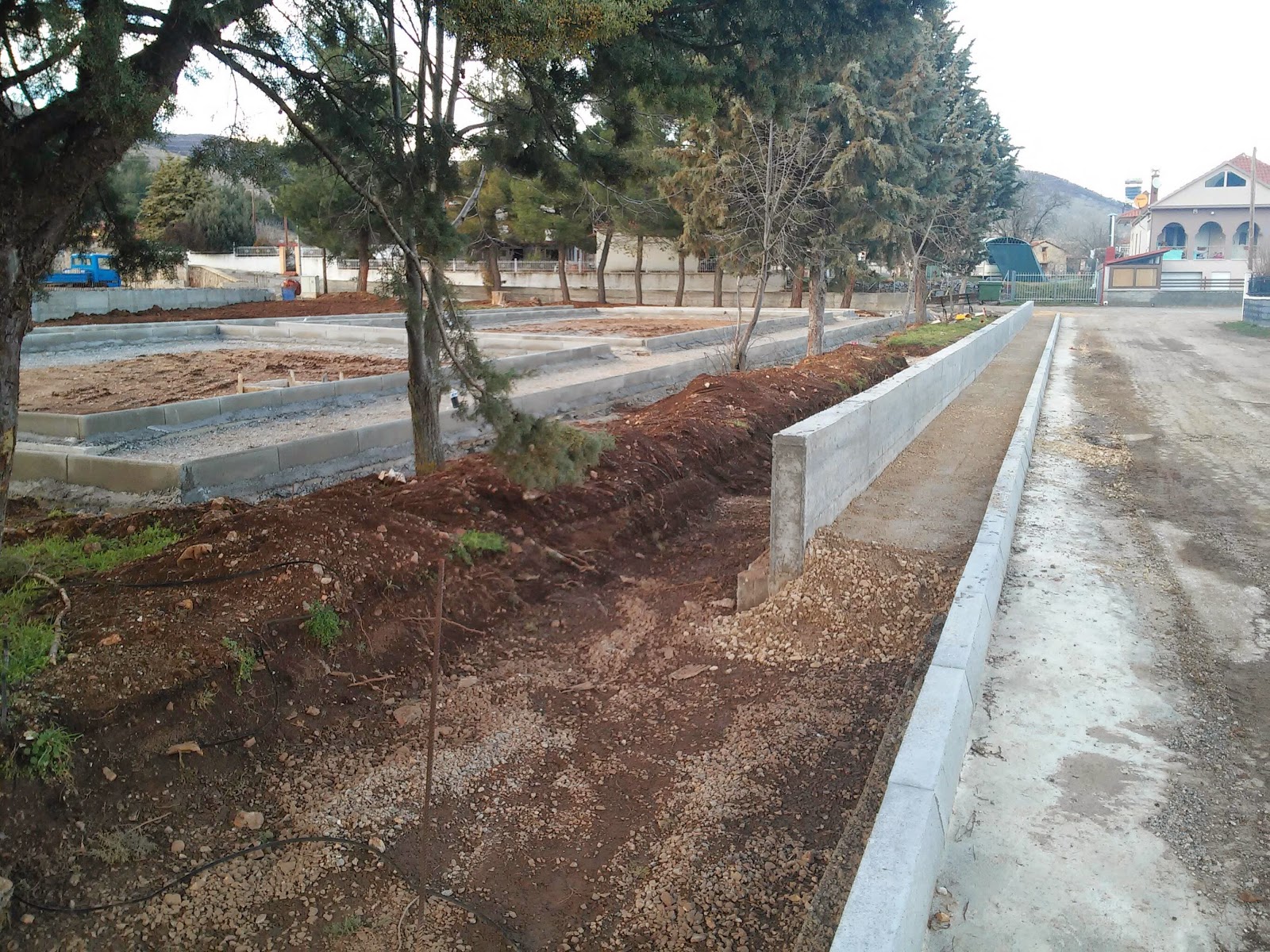 Η προοδος των εργασιων στην υπο αναπλαση πλατεια Ξηρολιμνης οπως ...