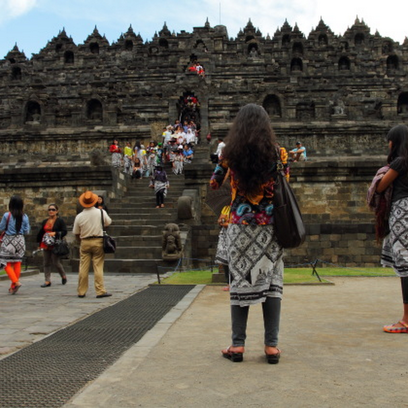 Travel Photo: Batik Sarongs of Borobodur - Be On The Road | Live your ...