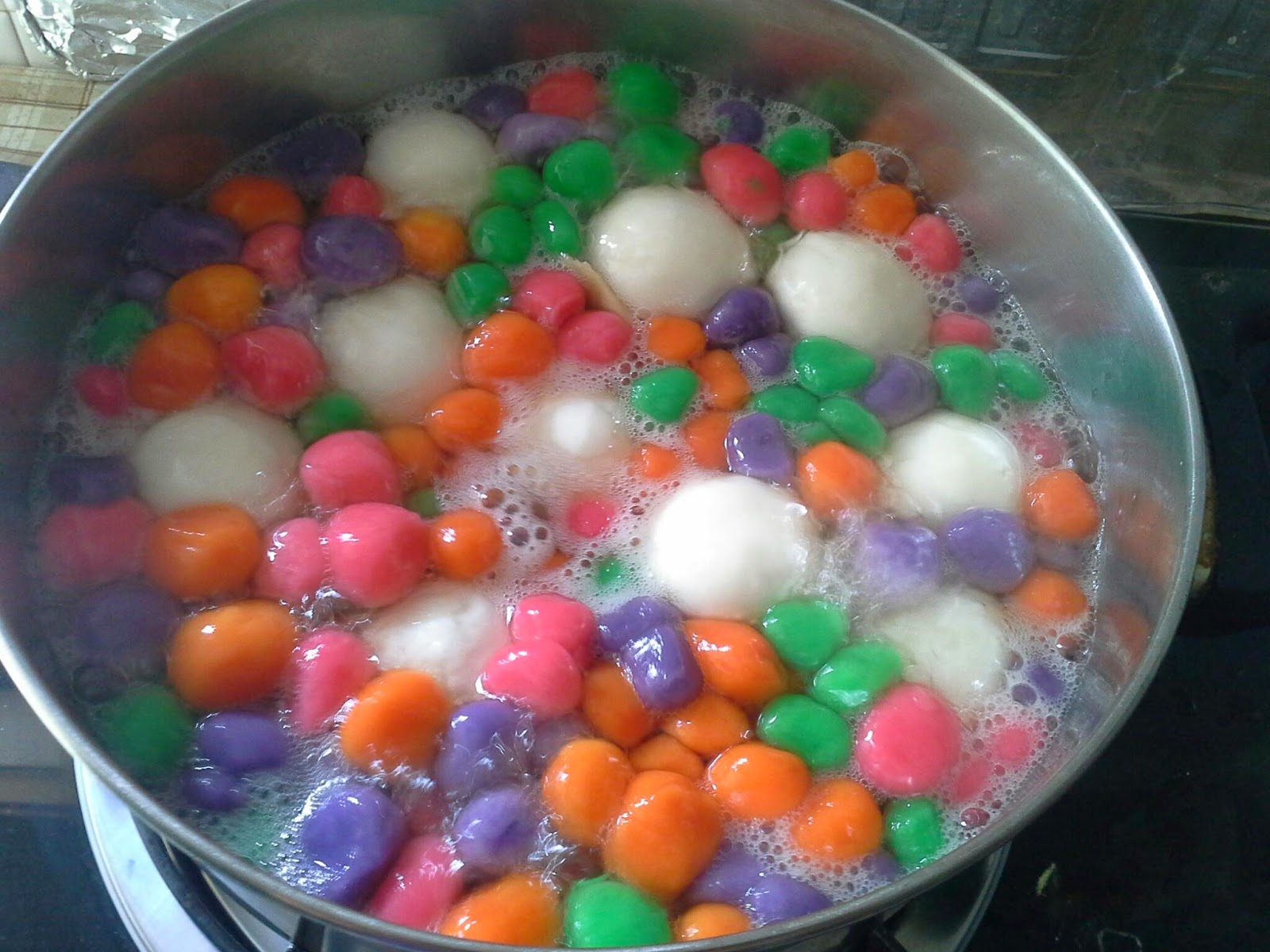 Handmade by Annie Tay: Colour of joy : making tong yuen with my little chef