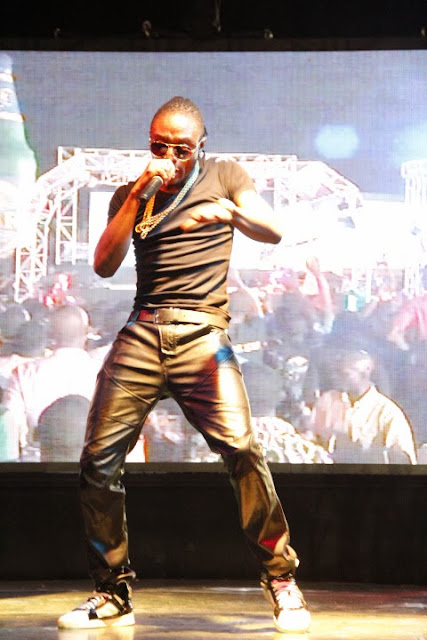 WADOO!!NEWS: Terry G Pelted with Bottles and Sent Off Stage during ...