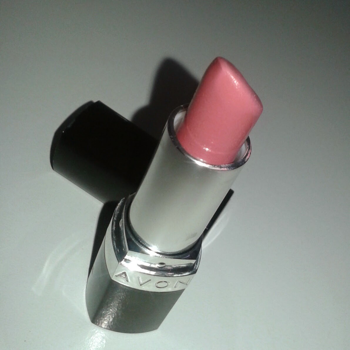 Diva do batom Rosa: Batom Retrô Matte da Avon.