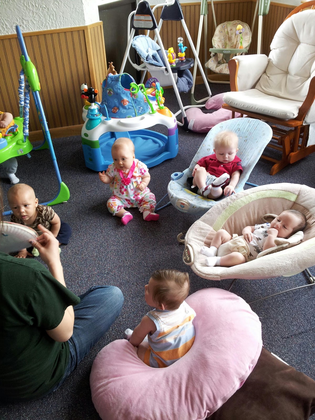 Explore with the Explorers: Younger infant circle time!