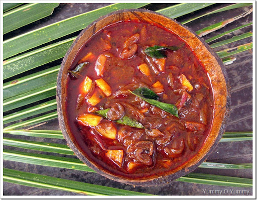 Ulli Puli / Pearl Onions in a Spicy Tamarind Sauce | Yummy O Yummy