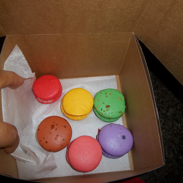 Are there gluten-free menu options at Masse's Pastries in Berkeley, CA?