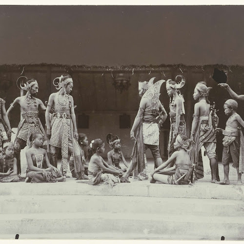 Toneelspel door Javanen in kostuum, Kassian Céphas, ca. 1867 - ca. 1910 ...