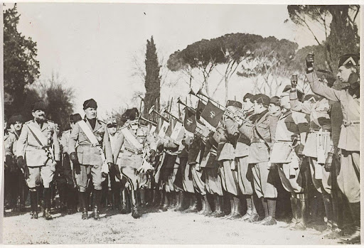 Mussolini neemt parade af - Keystone — Google Arts & Culture