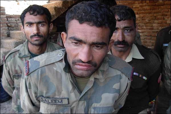 [Photographs] #pakistan Army surrendering to the Taliban #fact - My ...