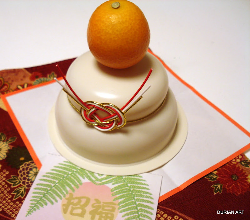 Breaking the mirror mochi | GOURMANDE in OSAKA