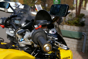 バイエルンの鐵馬 BMW K1200R: カスタムK1200R紹介 第1回 yellow storm