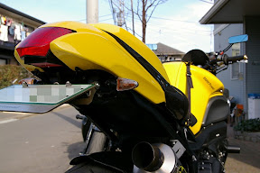 バイエルンの鐵馬 BMW K1200R: カスタムK1200R紹介 第1回 yellow storm