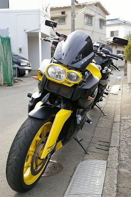 バイエルンの鐵馬 BMW K1200R: カスタムK1200R紹介 第1回 yellow storm