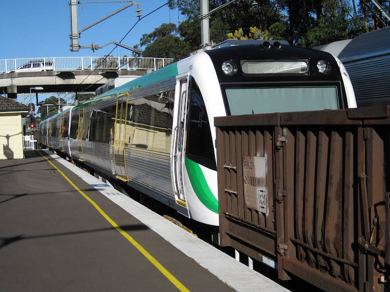 Transperth B-Series train at Thornleigh (14/08/10)