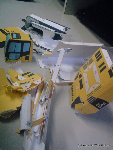 Sidnelson Papercraft: Hydraulic Excavator - 20.11.2009
