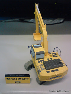 Sidnelson Papercraft: Hydraulic Excavator - 20.11.2009