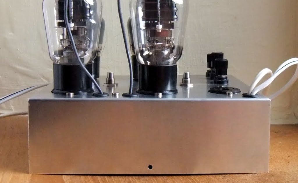 Michael Saunby: KT44 push-pull valve "quality amplifier"