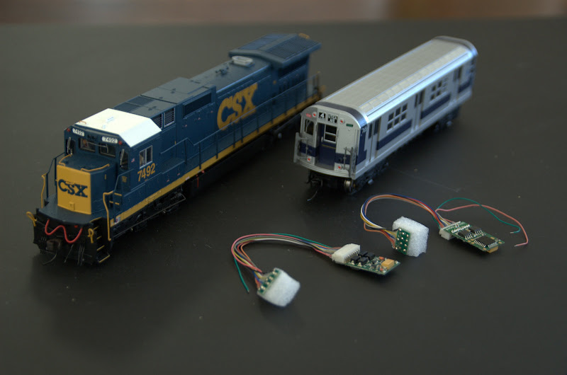 Open up an Atlas Dash 8-40c | TrainBoard.com - The Internet's Original