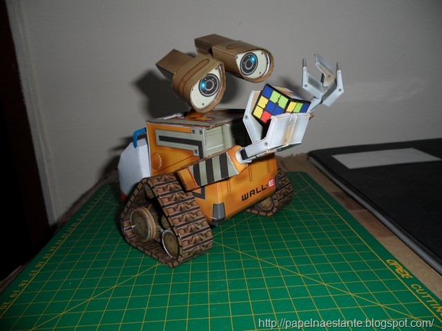 Papel na Estante: Wall-e : O primeiro Papercraft na estante