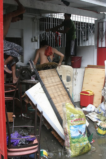 Cleaning up after the flood « Ketsana Ondoy Watch