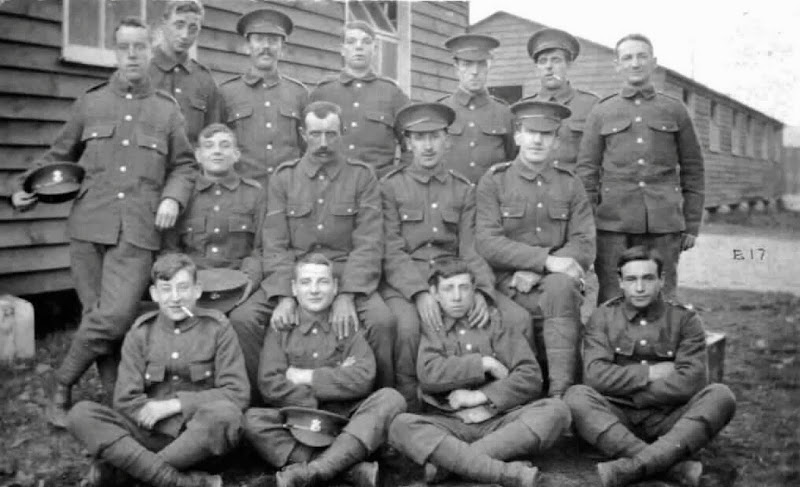 The Welsh Regiment. World War One Photos, Obituaries & Records Of Service