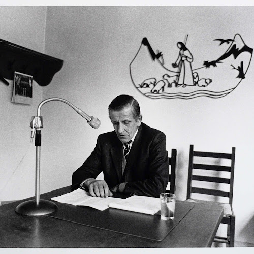 Vanuit de consistoriekamer bereikt de avondoverdenking de gelovigen ...