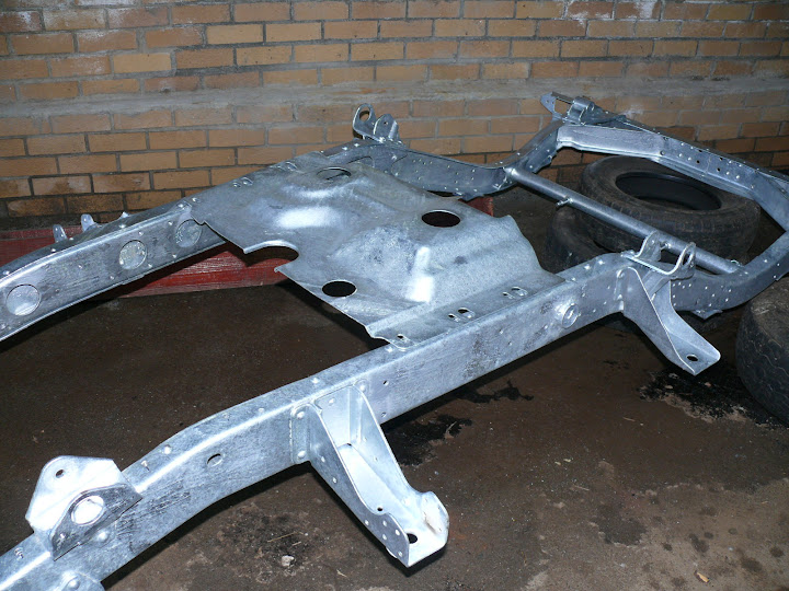 Rear frame pieces-need pics!-any later model | IH8MUD Forum