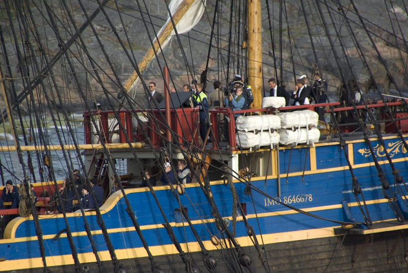 18th Century East India merchant ship and a prince - PentaxForums.com
